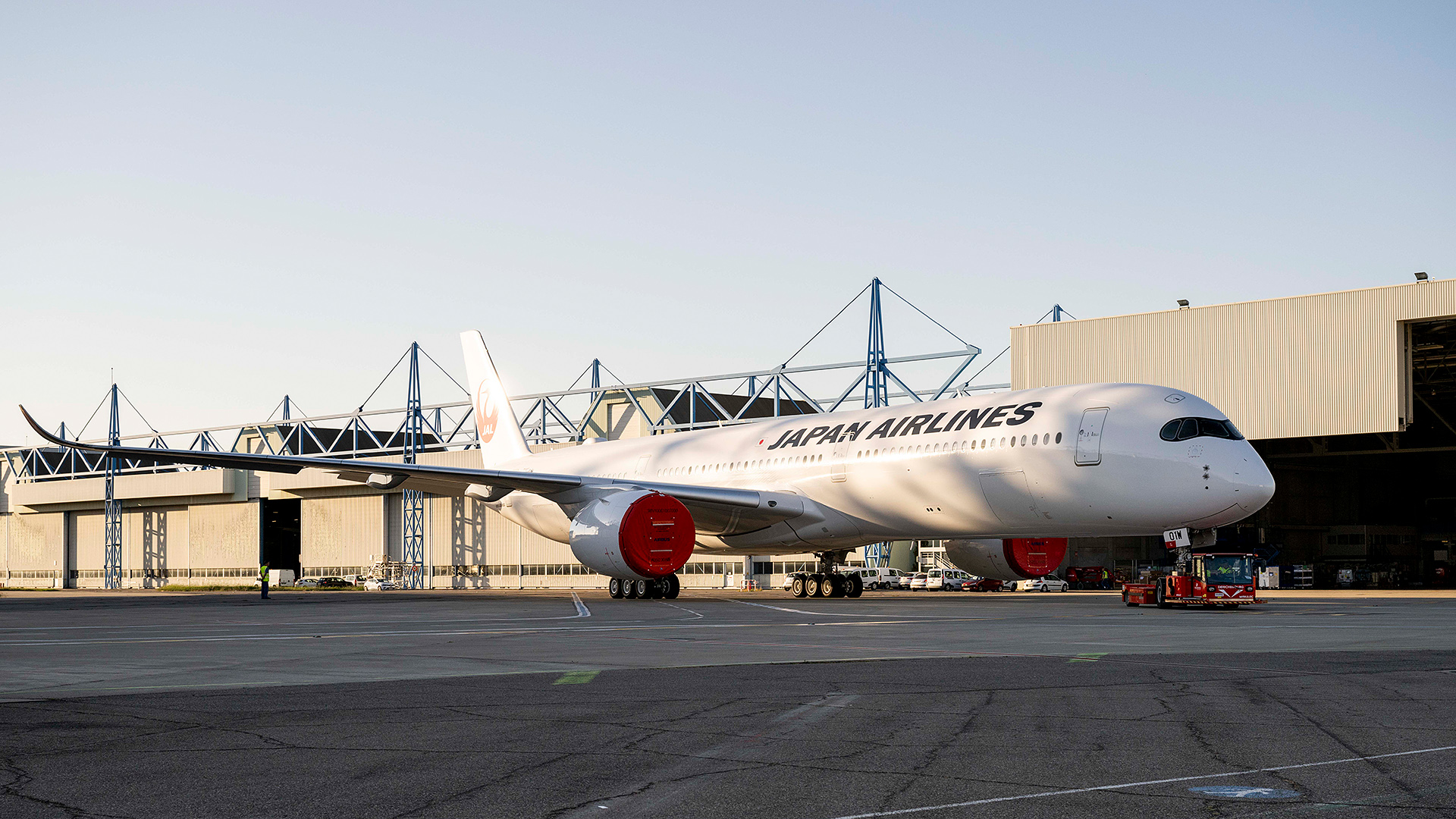 【JAL】エアバスA350-1000型機 トゥールーズ エアバス工場にてロールアウト - Aviation Picks