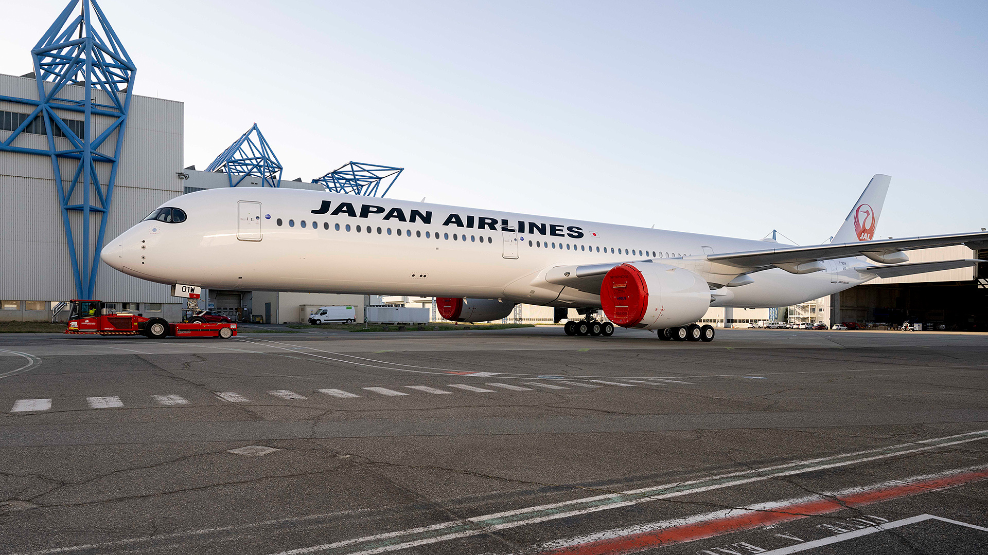 【JAL】エアバスA350-1000型機 トゥールーズ エアバス工場にてロールアウト - Aviation Picks